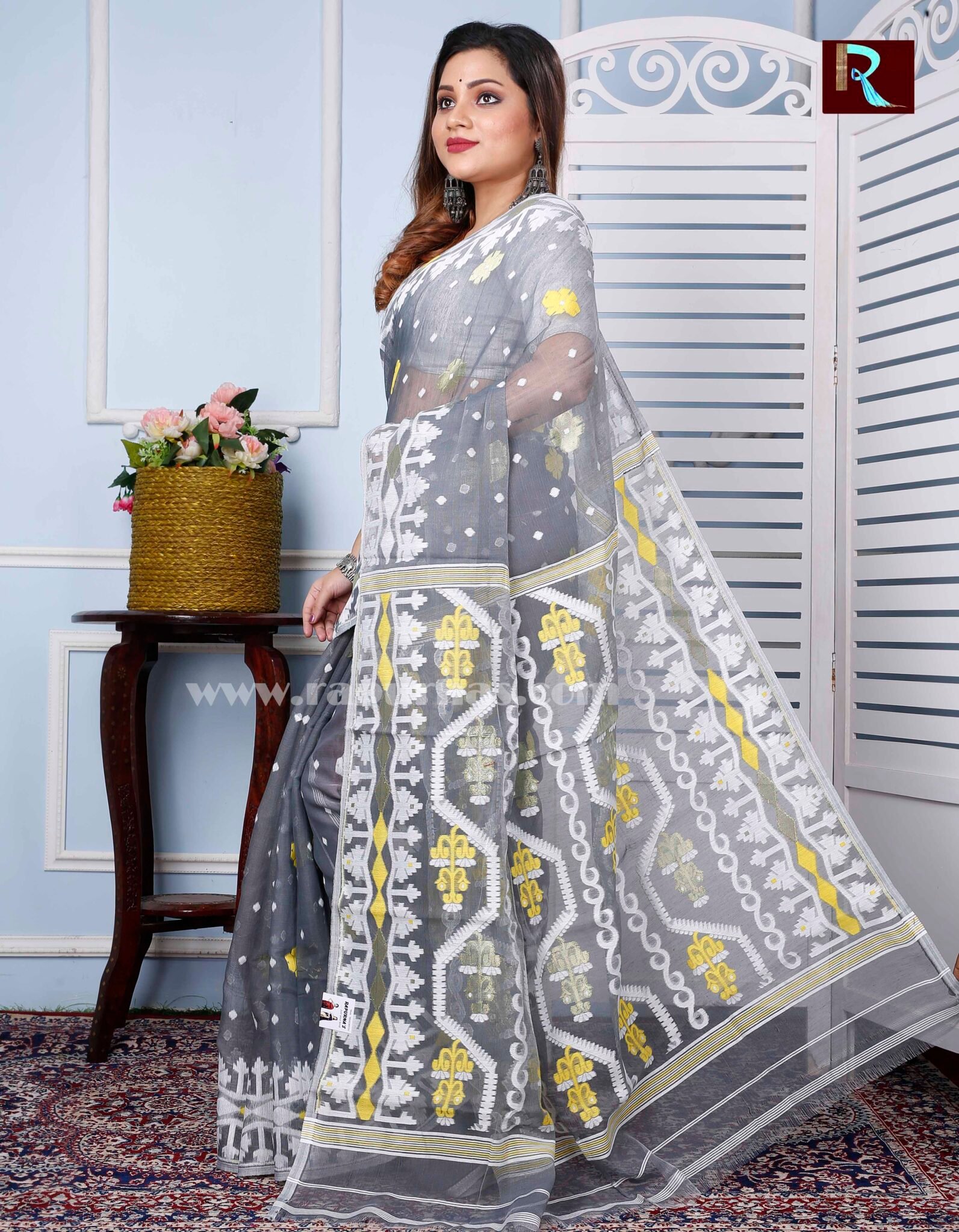 Dhakai Jamdani Saree of black and white shade - Rapurnas